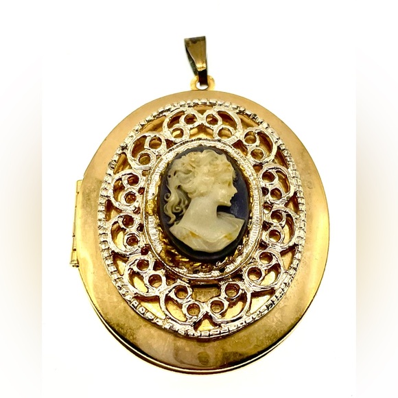 Vintage | Jewelry | Vintage Large Faux Cameo Locket Pendant Gold Tone ...